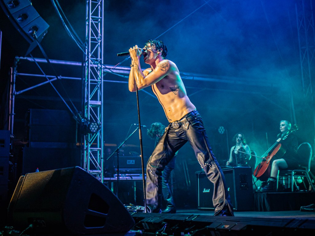 If the heat didn’t melt us, the energy bloody well did – “YUNGBLUD ...